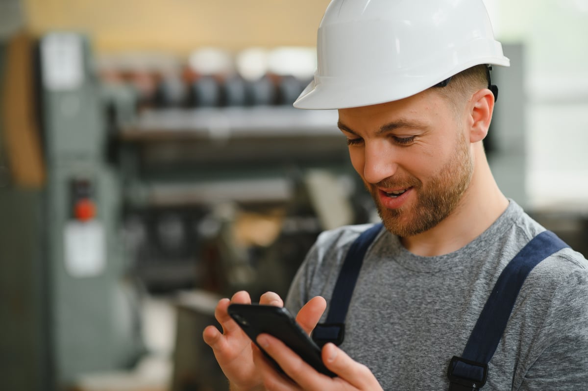 Reaching the Disconnected Workforce: Mobile Solutions for Employee ...
